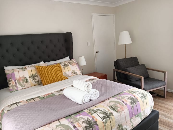 Specious Self-contained Room. - Brisbane