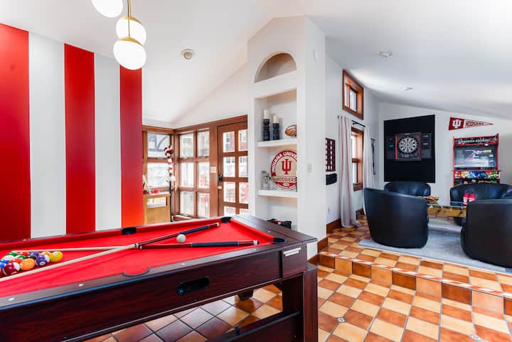 Hoosier Memories | Steps To Iu, Firepit, Game Room - Bloomington, IN