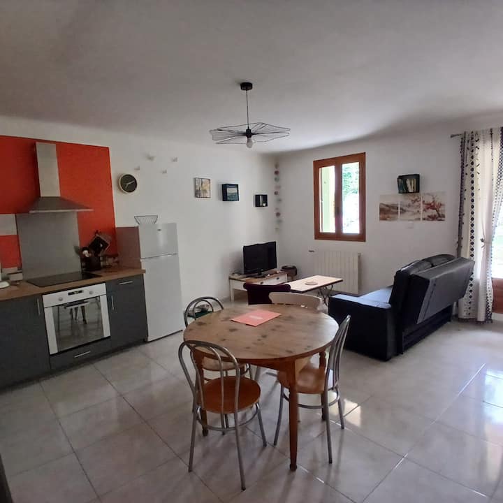 Appartement En Rez De Chaussé 4 Places Au Calme - Prades