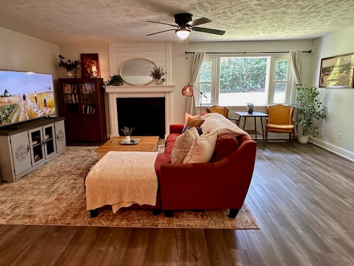 Cozy Living In Haymont! (King Bed & Office Spaces) - Fayetteville, NC