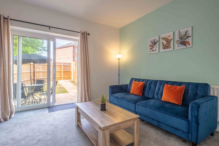 Pristine And Modern Home Away From Home - Northampton, UK