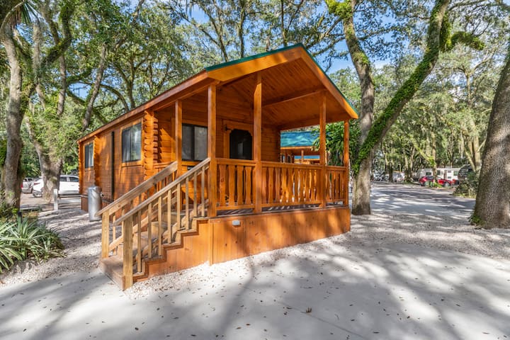 Std Cabin W Premium Porch | Happy Travelers Resort - Tampa, FL