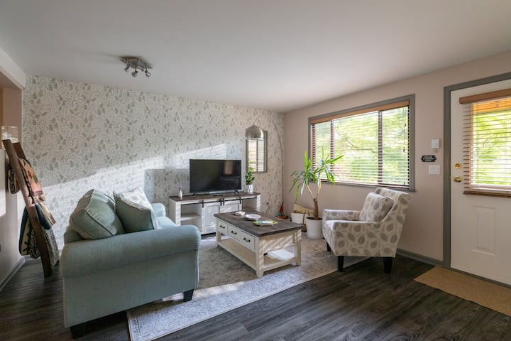 Goose's Garden Getaway - Sechelt