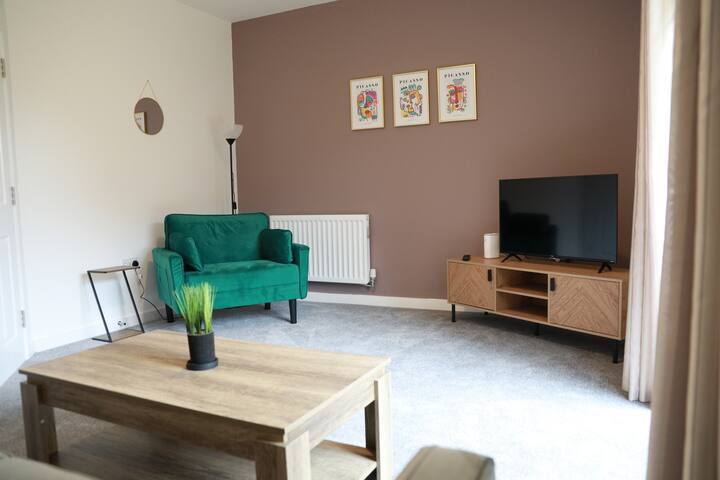 Modern And Comfortable Home Away From Home - Northampton