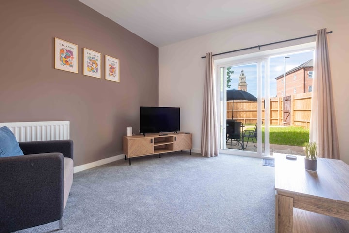 Brand New Home With Comfy And Modern Facilities - Northampton, UK