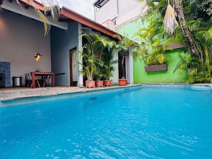 Beautiful Colonial House W Pool In Center - Nicaragua