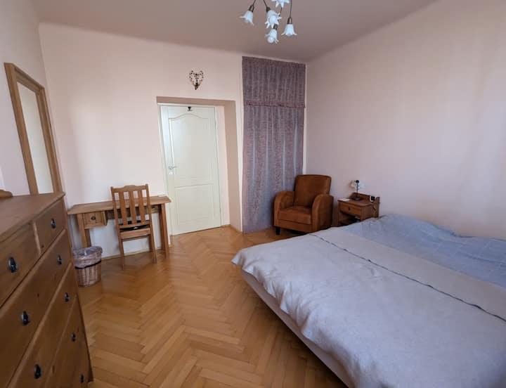 Private Room. Quiet Area & Close To ŁAzienki Park - Warsaw