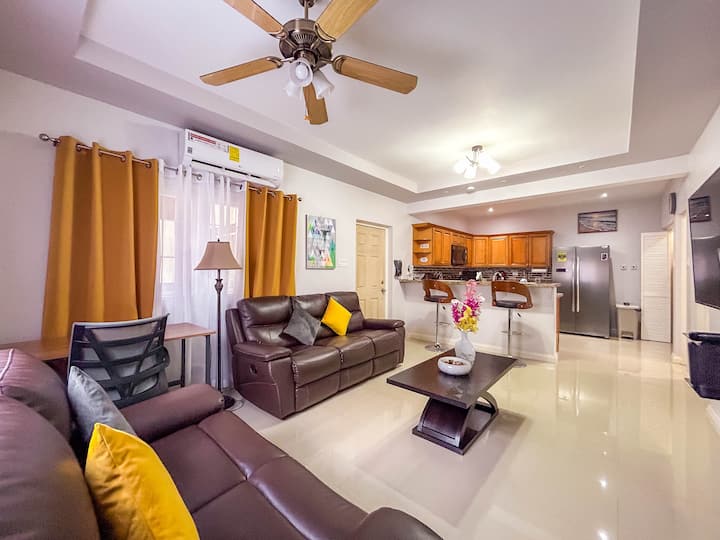 La Vue - King Bed Suite W/ Airport View - Montego Bay