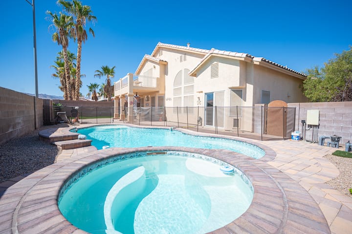 Modern 5br Vegas Retreat W/ Pool Near Strip & Lvcc - Las Vegas