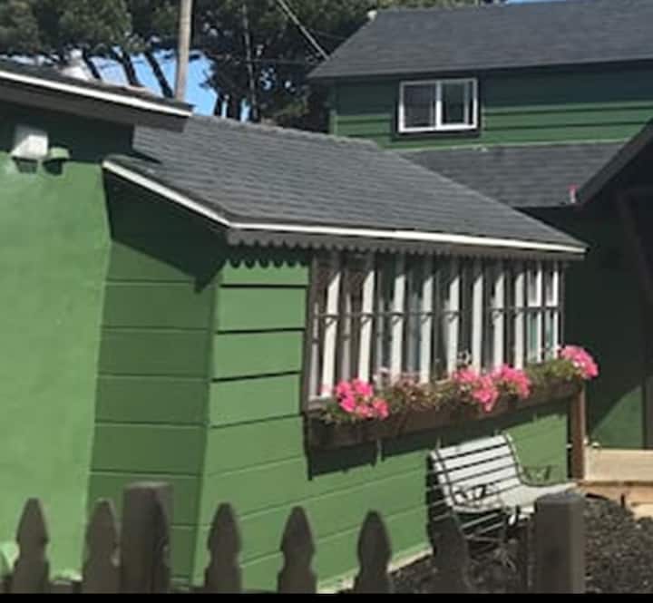Cambria Suite Stay - Cambria, CA