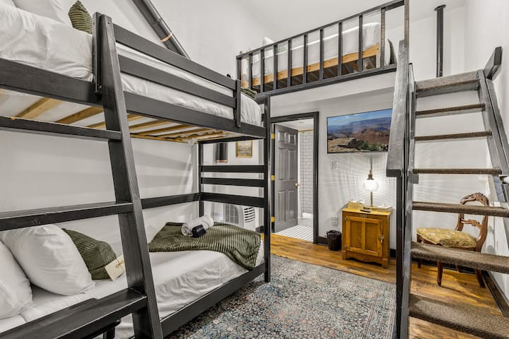 Cozy Rm 17 In Az's Oldest Hotel On Route 66! - Williams, AZ
