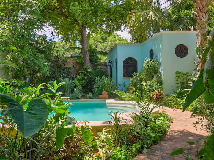 Villa Caravela, Colonial Home With Garden Oasis - Yucatán