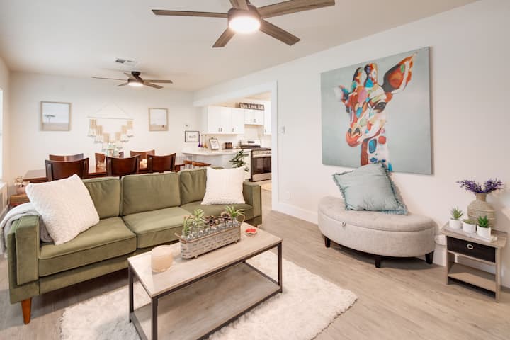 Milam Street Retreat - Bryan, TX