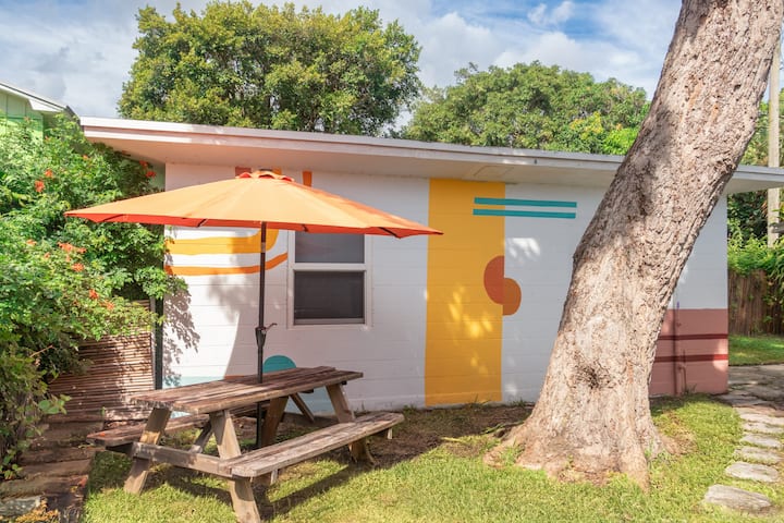 Minutes From Downtown & Beach | Cottage On A Park - West Palm Beach, FL