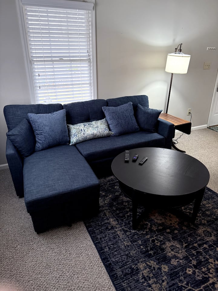 Quiet Lake Claire Apartment - Atlanta, GA