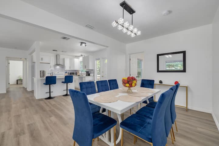 630) Gianni’s Blue Paradise - Dunedin, FL