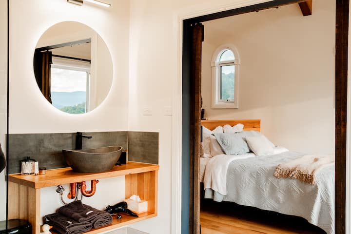 The Chapel, Little Ridge Farm Luxury Farmstay - Cygnet