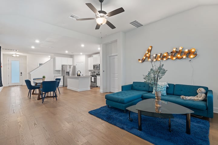 Spacious 4br Retreat | Near Airport & Downtown - Austin, TX