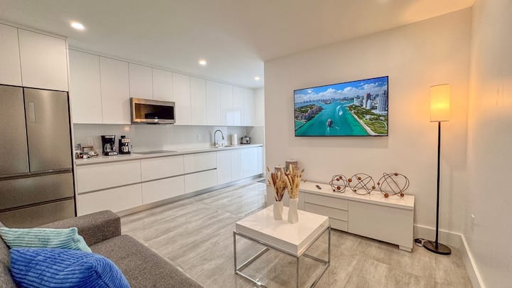 Beautiful Loft Cottage In The Heart Of Miami - Miami, FL