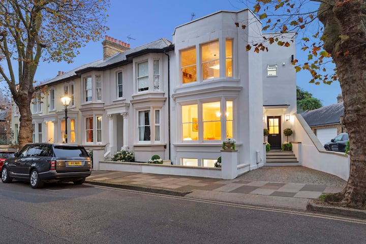Elegant, Victorian End Of Terrace Town House - Southend-on-Sea