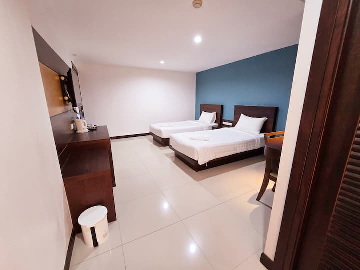 Charming Twin Room By The Beach - Patong Beach
