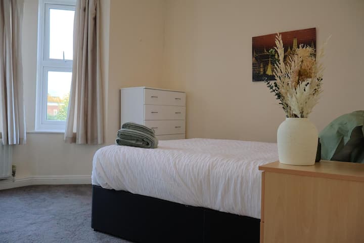 Modern 2 Bed Apartment With Parking - Watford