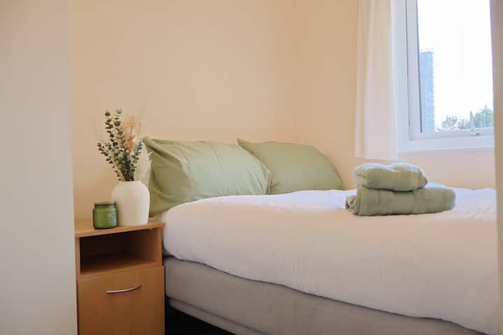 2 Bed Duplex Private Parking - Harrow