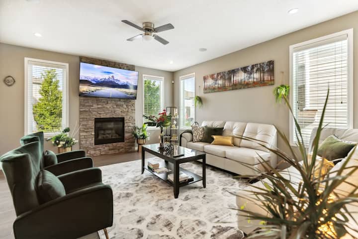 Lux Lake Getaway •3 Kings• Stampede• 8 Min>calgary - Chestermere