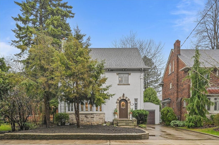 Luxury 3-level Home With Bbq & Private Backyard - Toronto