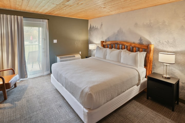 Newly Renovated Cozy Ada King Room - Townsend, TN