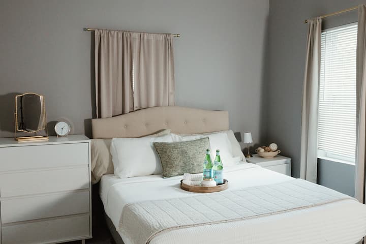 Little Lady On Lincoln- Fully Stocked Coffee Bar - Algonquin, IL