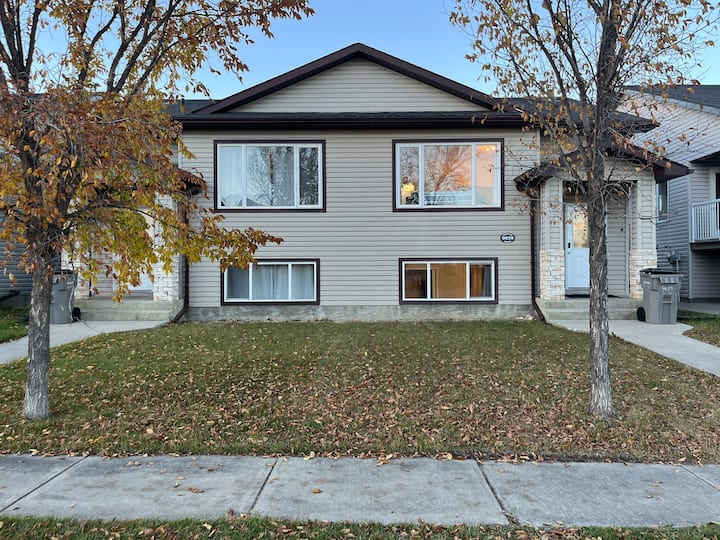 2 Adjacent 4-bed Homes: Park Views, Fully Stocked - Grande Prairie