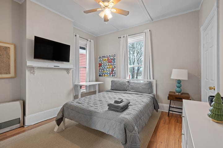 Second Floor Studio Suite - Portland