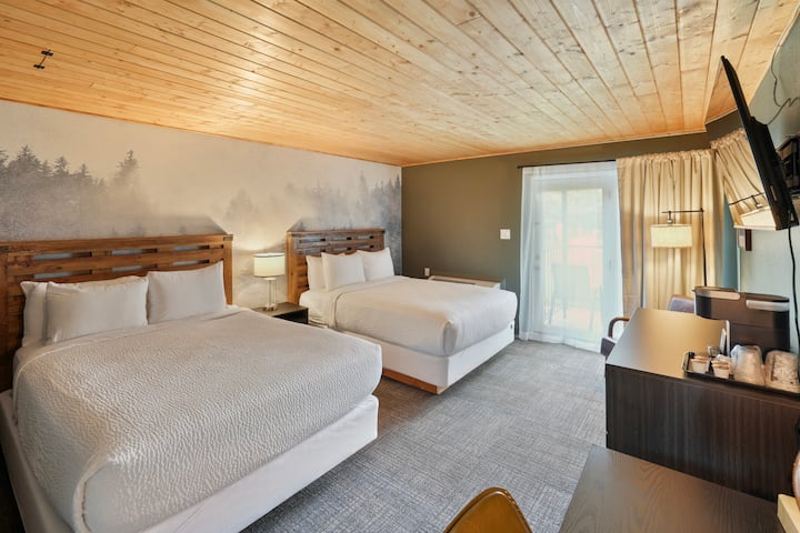 Newly Renovated Modern Double Room - Townsend, TN