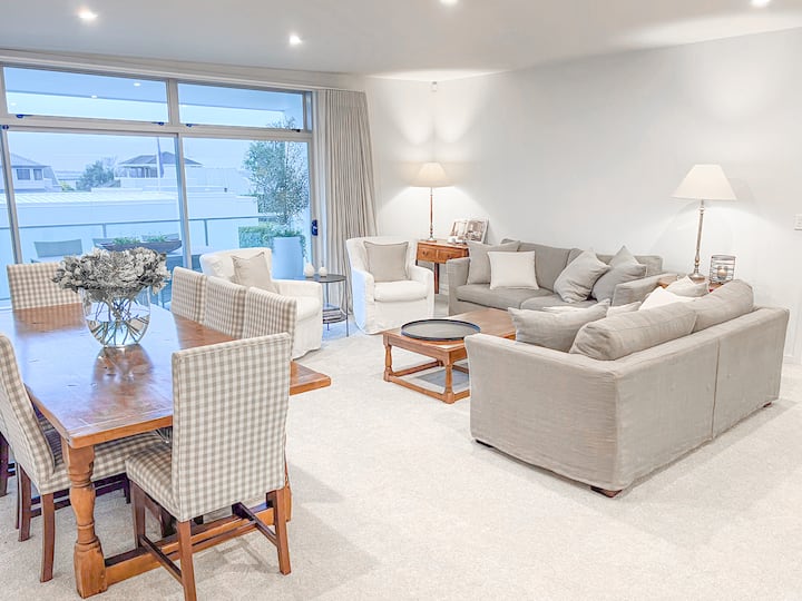 Stylish City Centre Townhouse - Tauranga