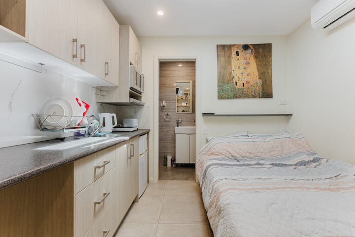 Comfortable Studio Room Ensuite - Randwick