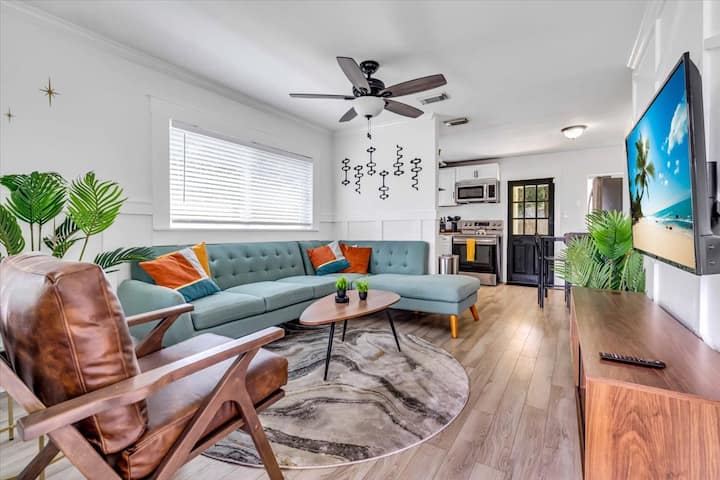 Busch Gardens Mid-century Oasis - Pet Friendly - Tampa, FL