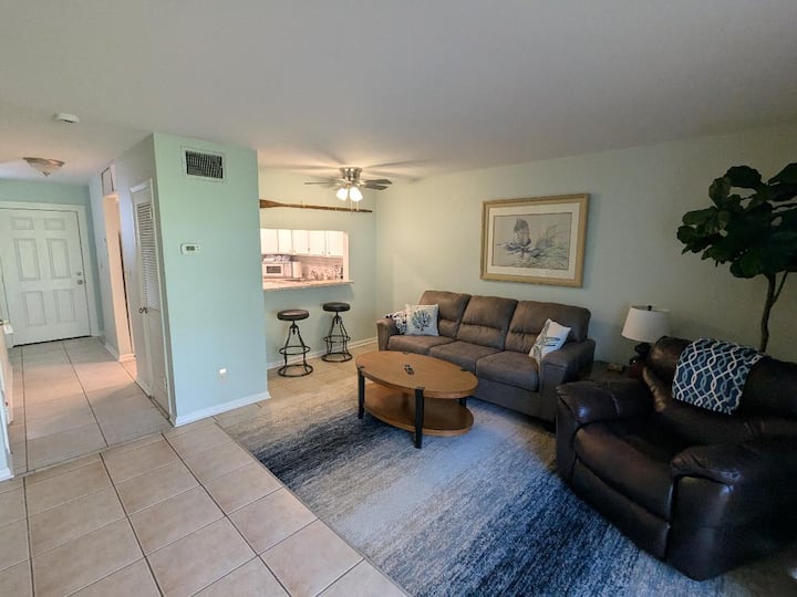 Comfy And Close Tallahassee Townhome - Tallahassee, FL