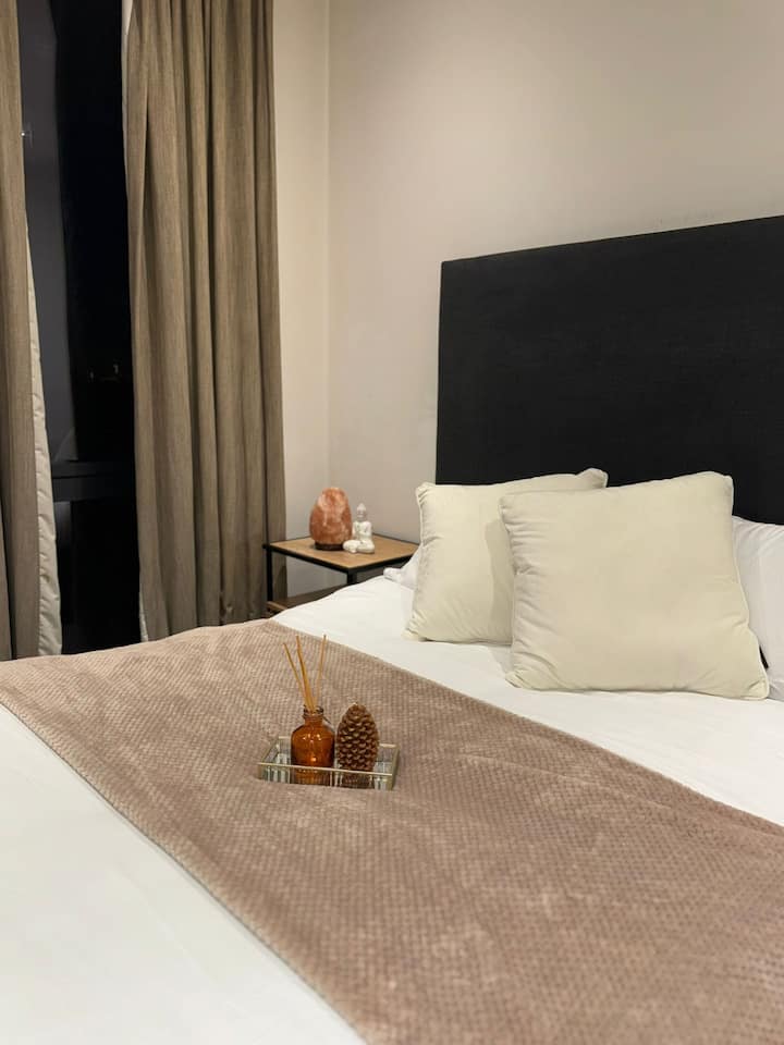 Cosy Room Located In A Prime New Built Area - Manchester