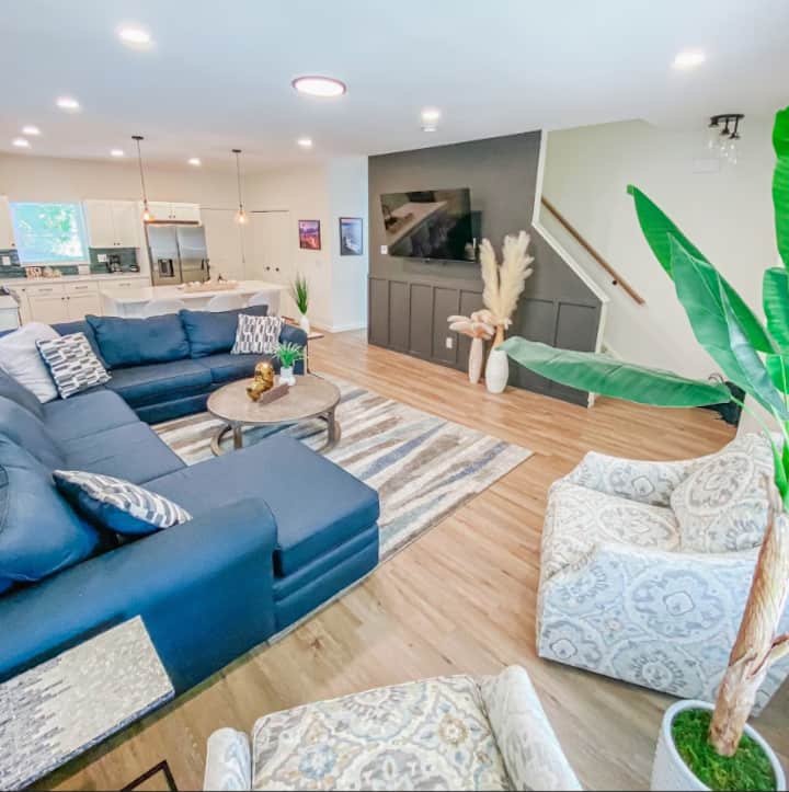 Cozy On Crawford | New 3br 1st Floor Suite Near Cc - Cleveland, OH