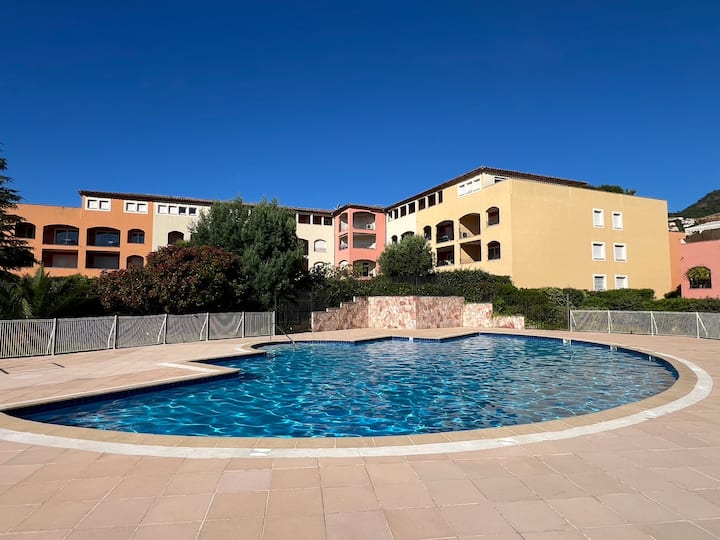 Flat In Cavalaire-sur-mer Sleeps 6 With Pool - Rayol-Canadel-sur-Mer