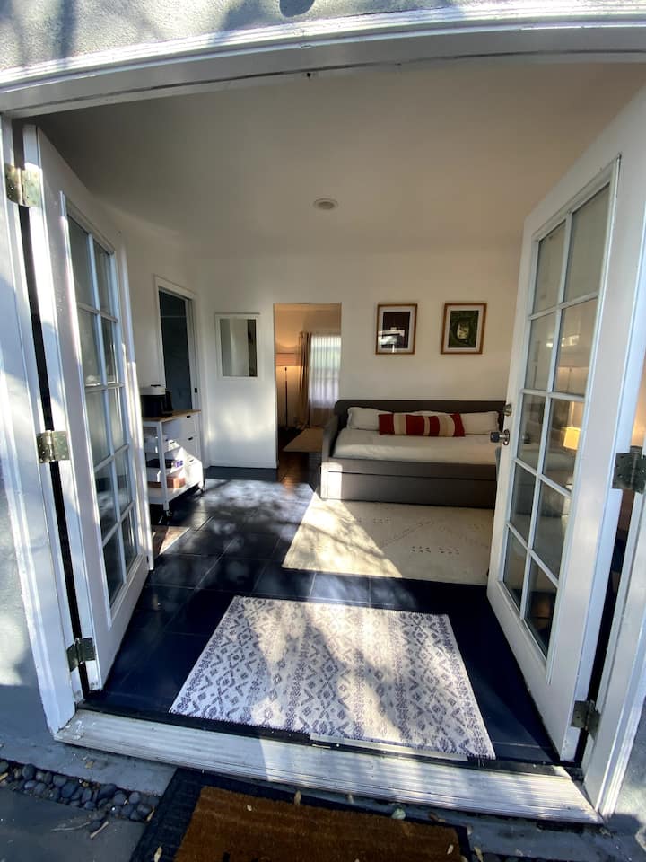 Cozy, Private & Serene Bungalow - Pasadena, CA