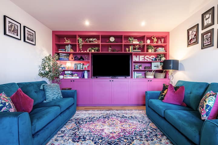 Ness In The City: Colourful, 3 Bed City Home - Loch Ness