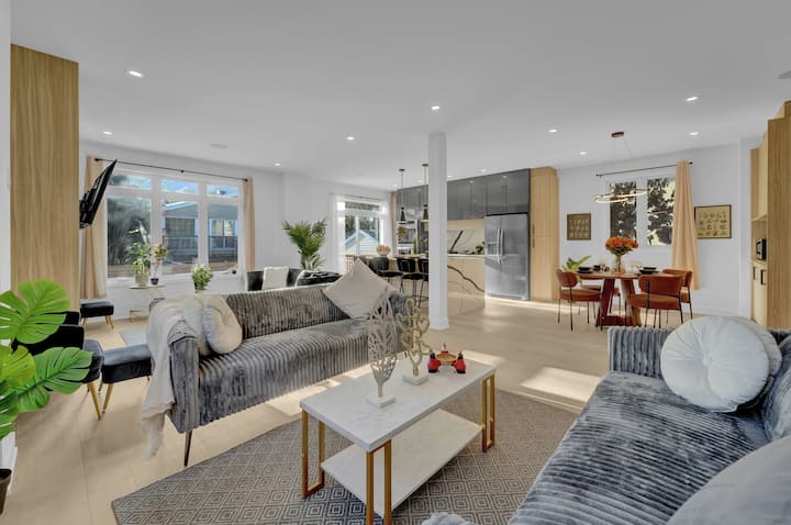 Massive Luxury 6 Bed House W/ Pool, Games, & More! - Ottawa