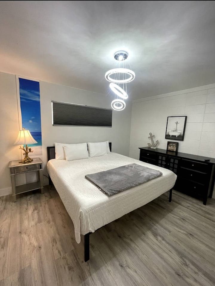 240 Queen Bed, 3 Pools, 80in Tv - Destin, FL