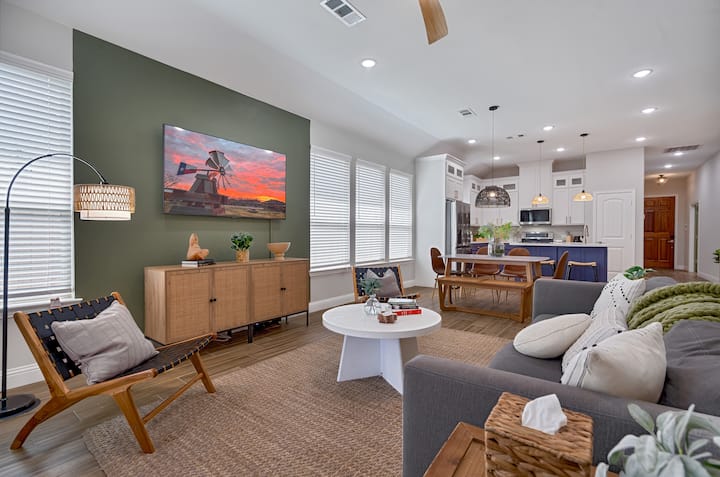 Close To Downtown Mckinney! Fire Pit | 4bd+office - McKinney, TX