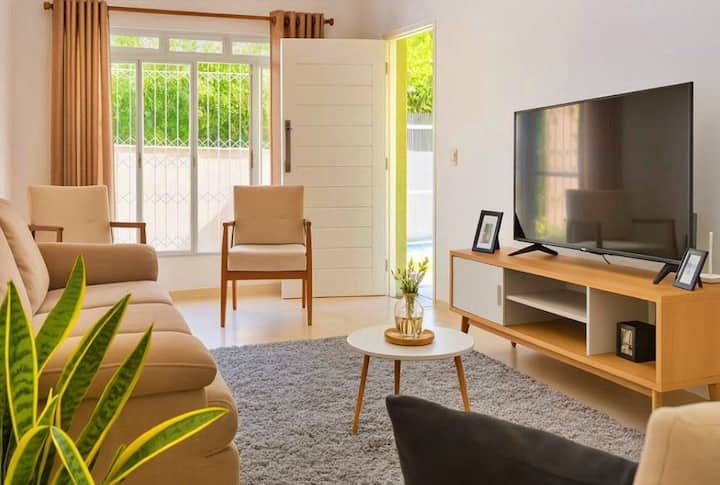 Casa C/ 3 Quartos E Garagem A 500m Da Basílica - Aparecida