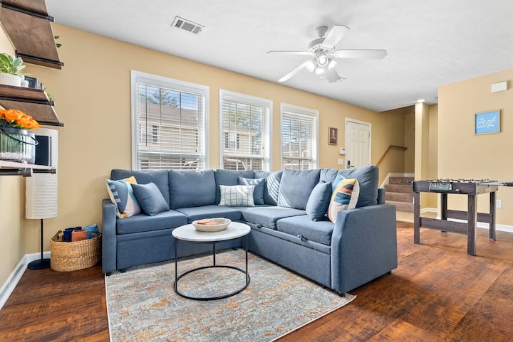 Private Deck, Foosball, Fire Pit & Grill, Walkable - Auburn, AL
