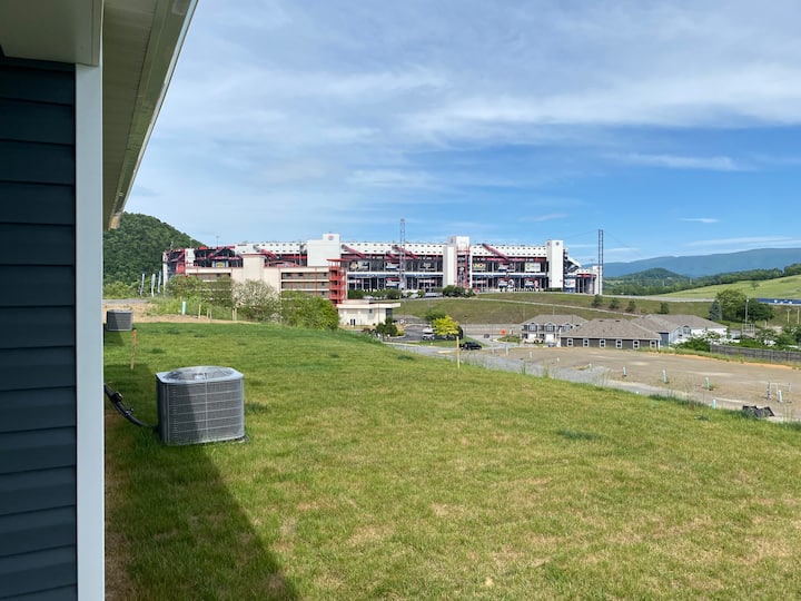 New Home Across From Bristol Motor Speedway - Bristol, TN