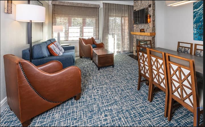 Luxury 2-br Villa W/ Fireplace And Full Kitchen - Stateline, NV